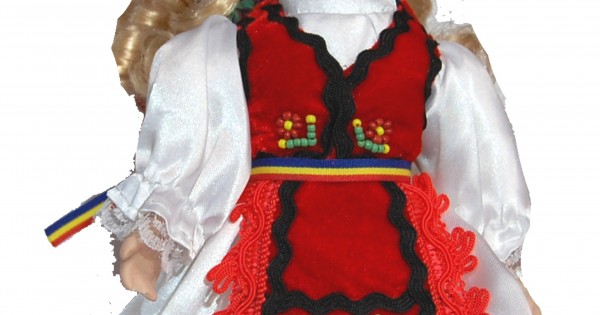 papusa portelan in costum popular